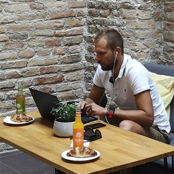 Intuity Park Bench | Meeting table | Haworth Europe