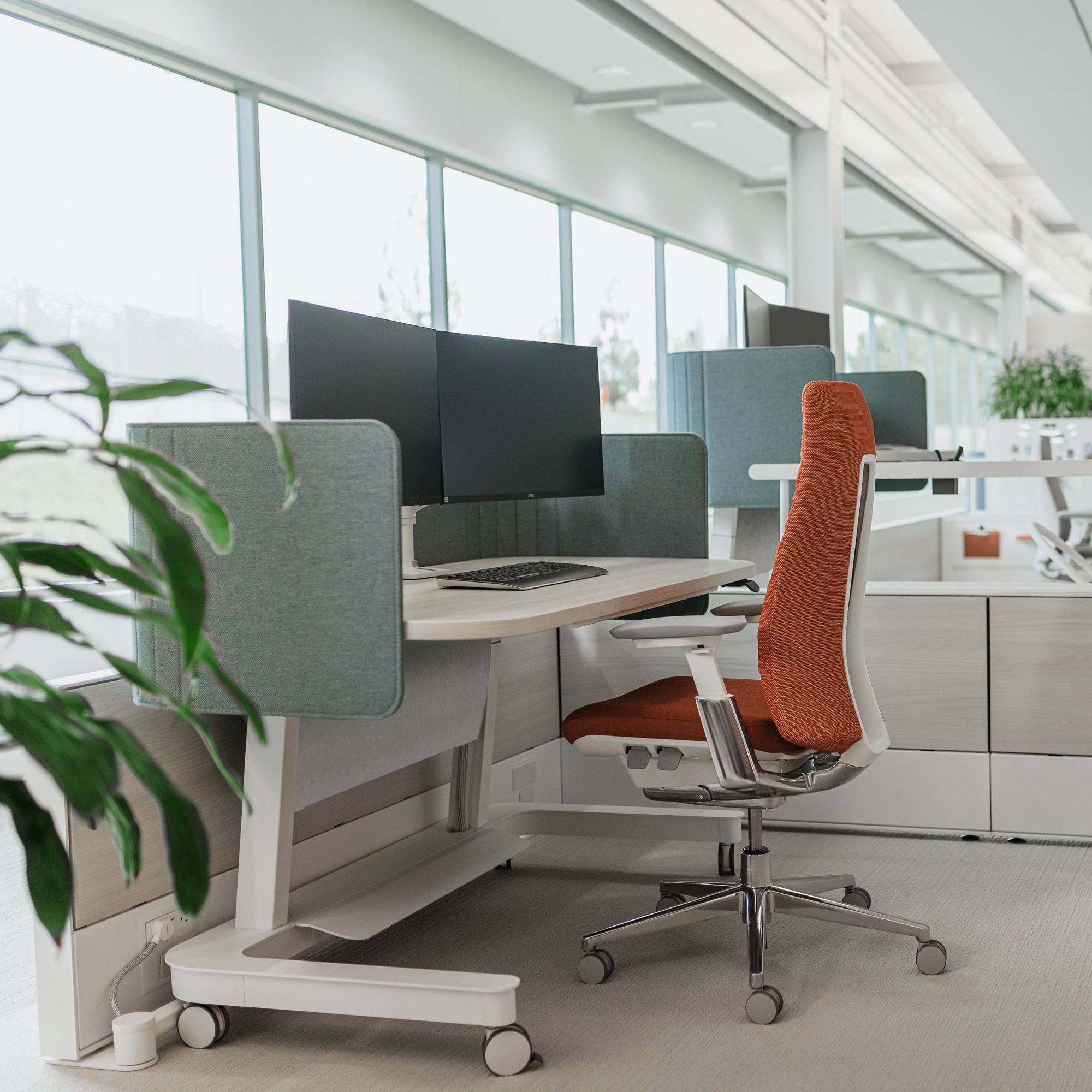 Compose Echo Height-Adjustable Table | Haworth