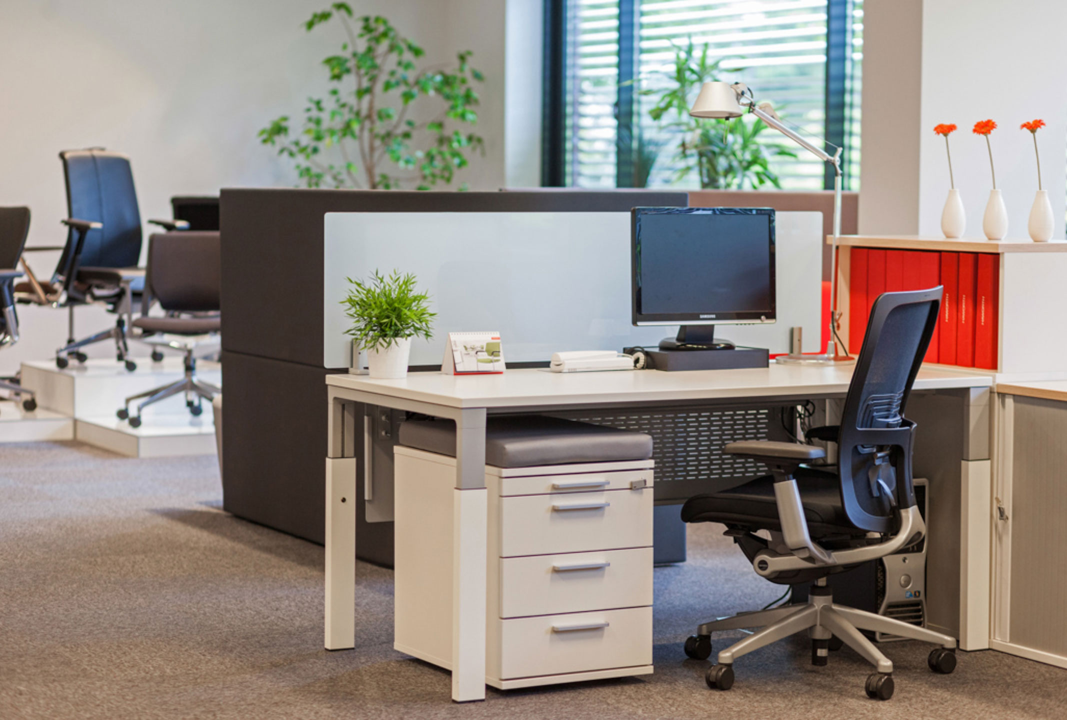 Kiron | Office desk | Haworth Europe