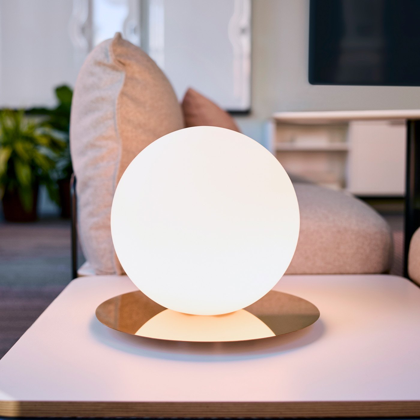 Bola Sphere Table Light | Haworth