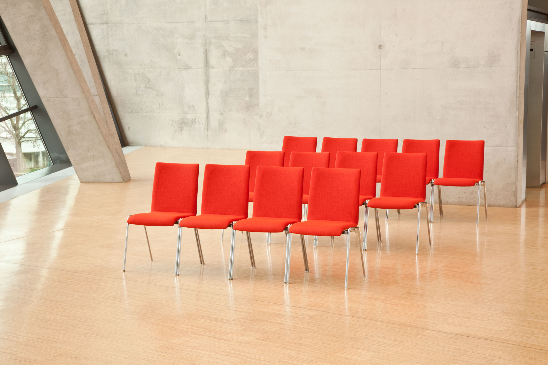 first | Row seating | Haworth Europe