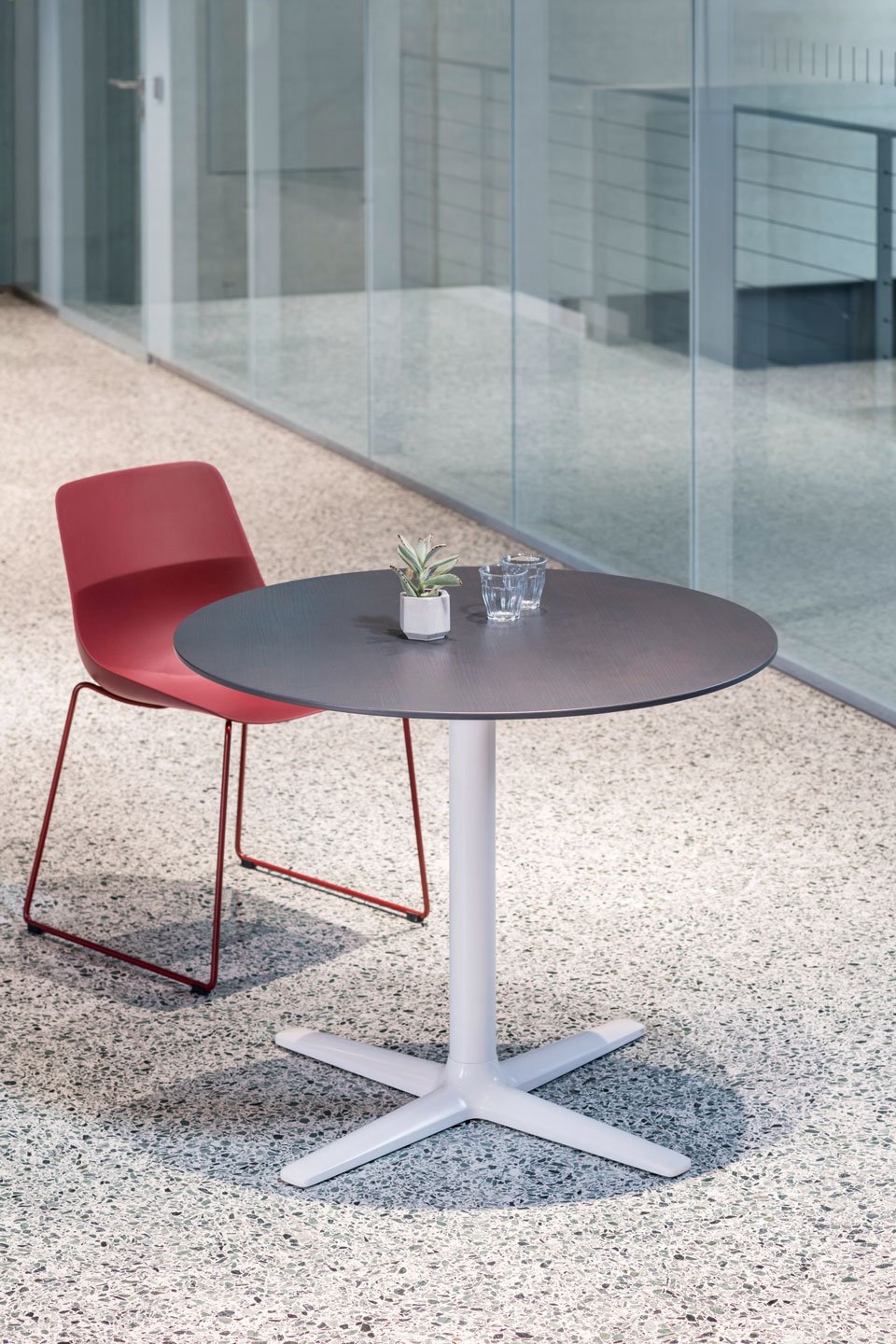 lift | Height adjustable tables | Haworth Europe