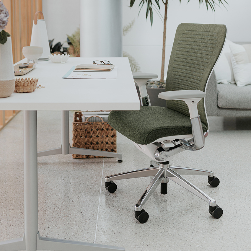 Jive Desk with C-Leg Base – Haworth Retail Store